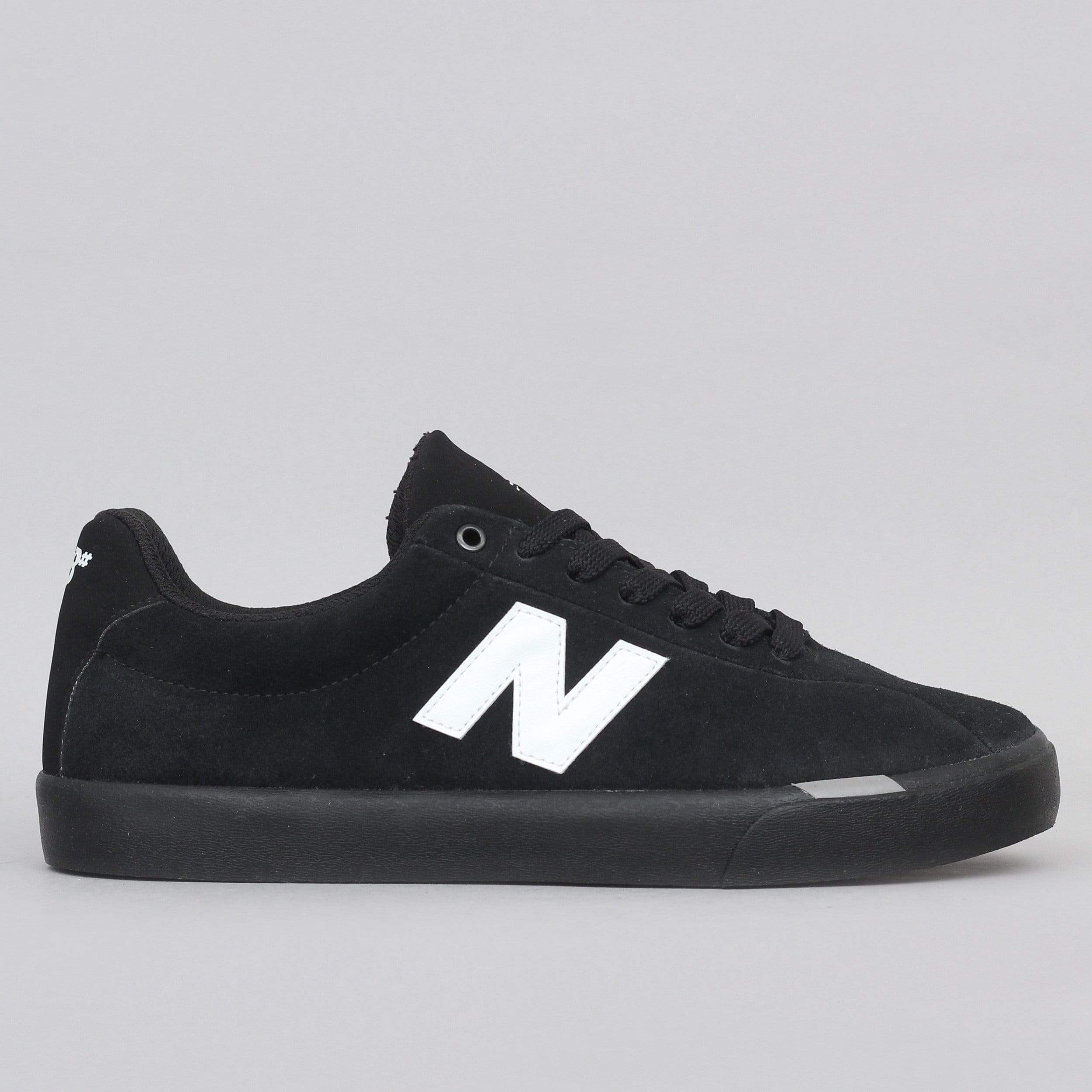 New Balance 22 Shoes Black / White – Slam City Skates